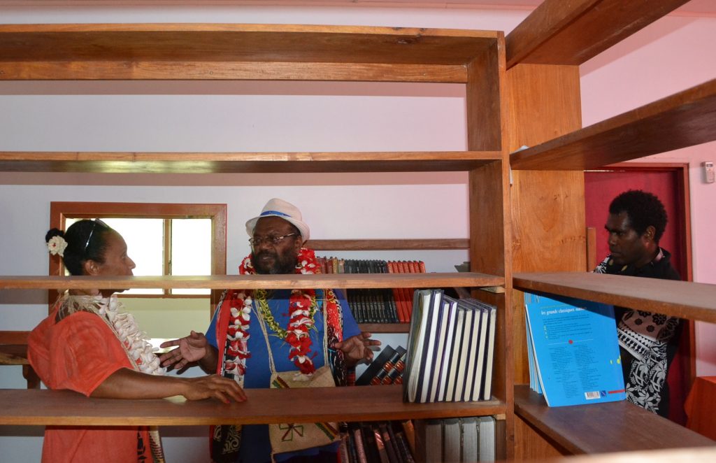Don de livres pour le Lycée français de Luganville au Vanuatu - Nord Avenir Don de livres pour le Lycée français de Luganville au Vanuatu - Nord Avenir