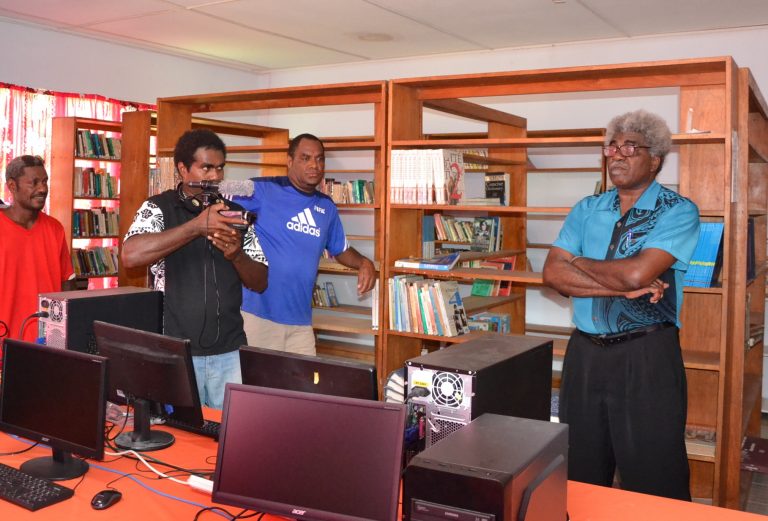 Don de livres pour le Lycée français de Luganville au Vanuatu - Nord Avenir Don de livres pour le Lycée français de Luganville au Vanuatu - Nord Avenir